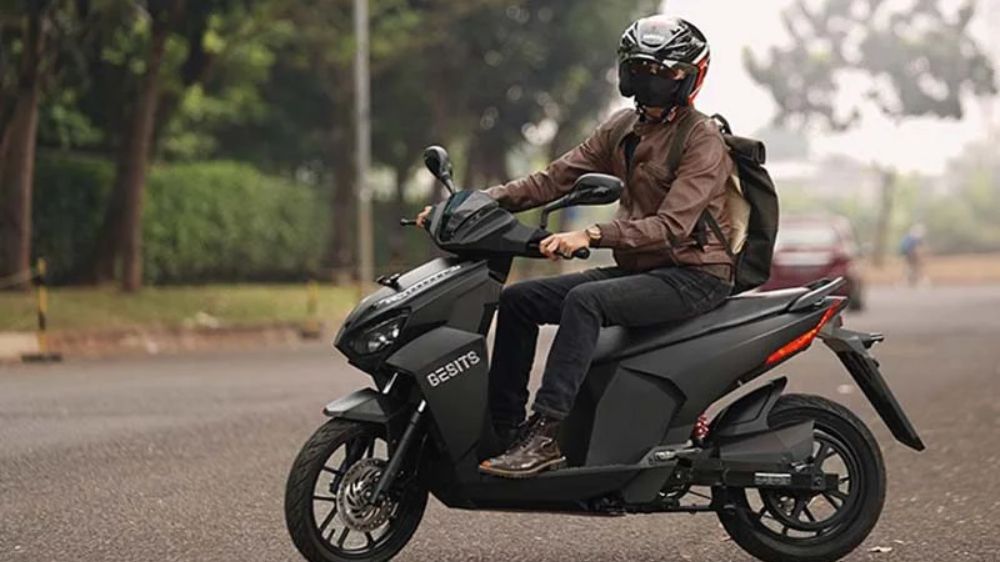 Touring Jarak Jauh Makin Tenang, Deretan Motor Listrik Baterai Swap ...